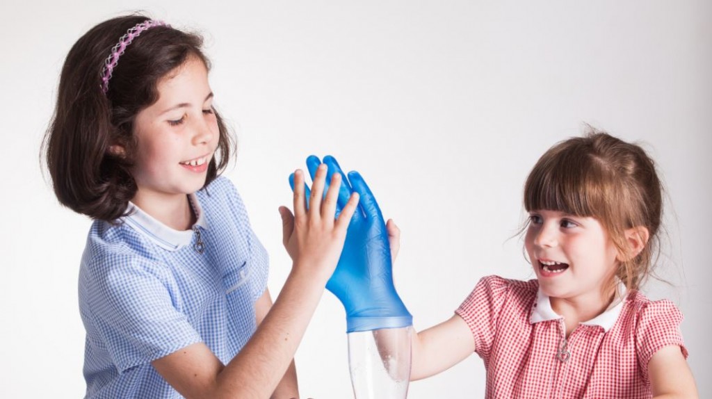 Freaky hand – Chemistry with Cabbage